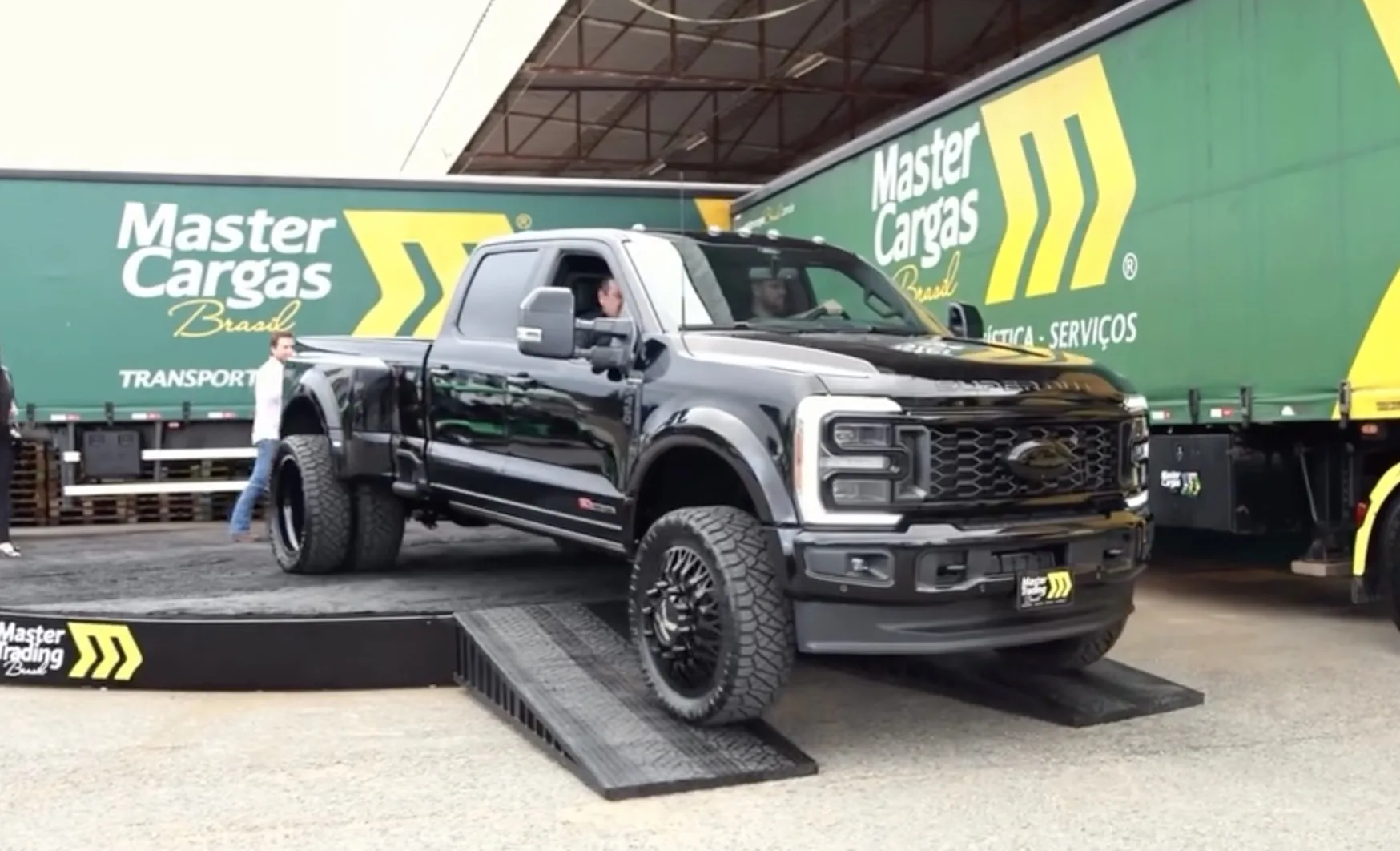 Ford F-450 de Zé Neto é diferente das outras; veja o que muda na versão ...