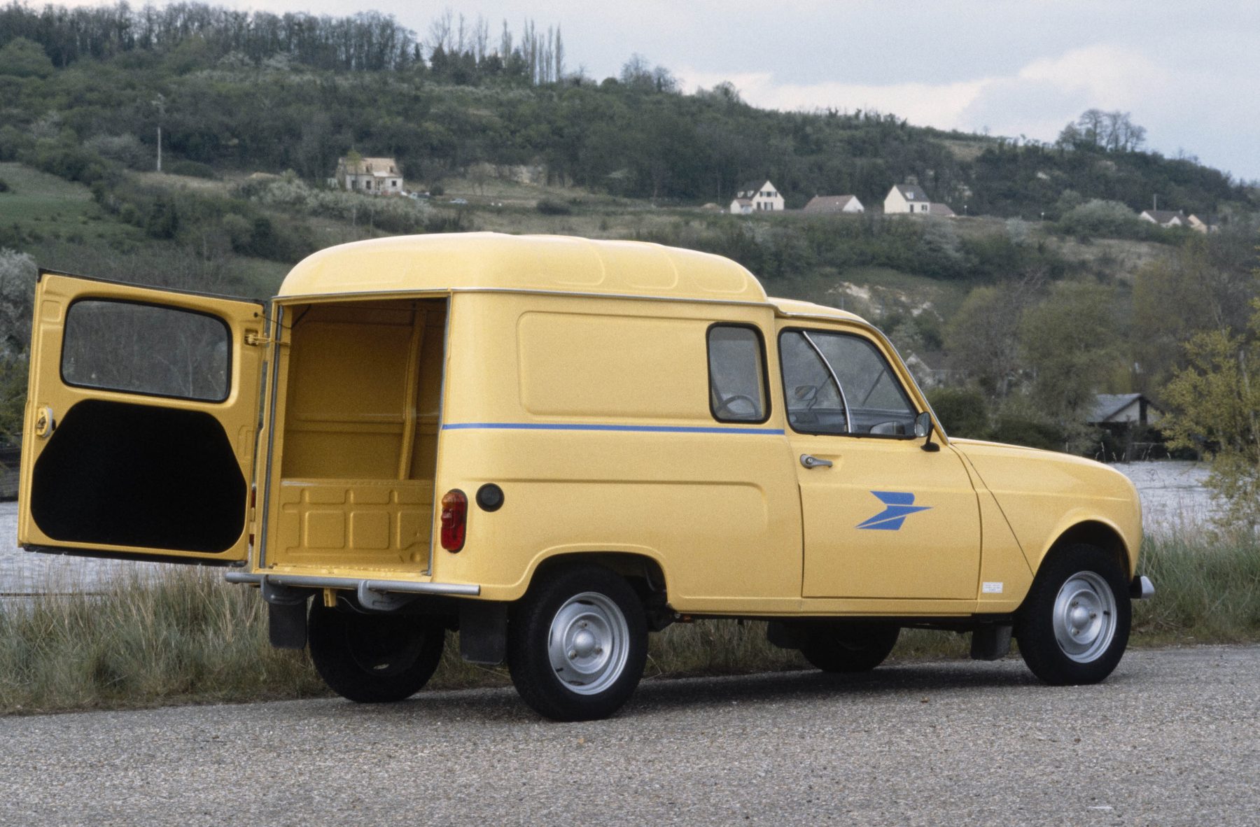 A beleza do Renault 4L | História | Carro das Notícias | Carro.Blog.Br