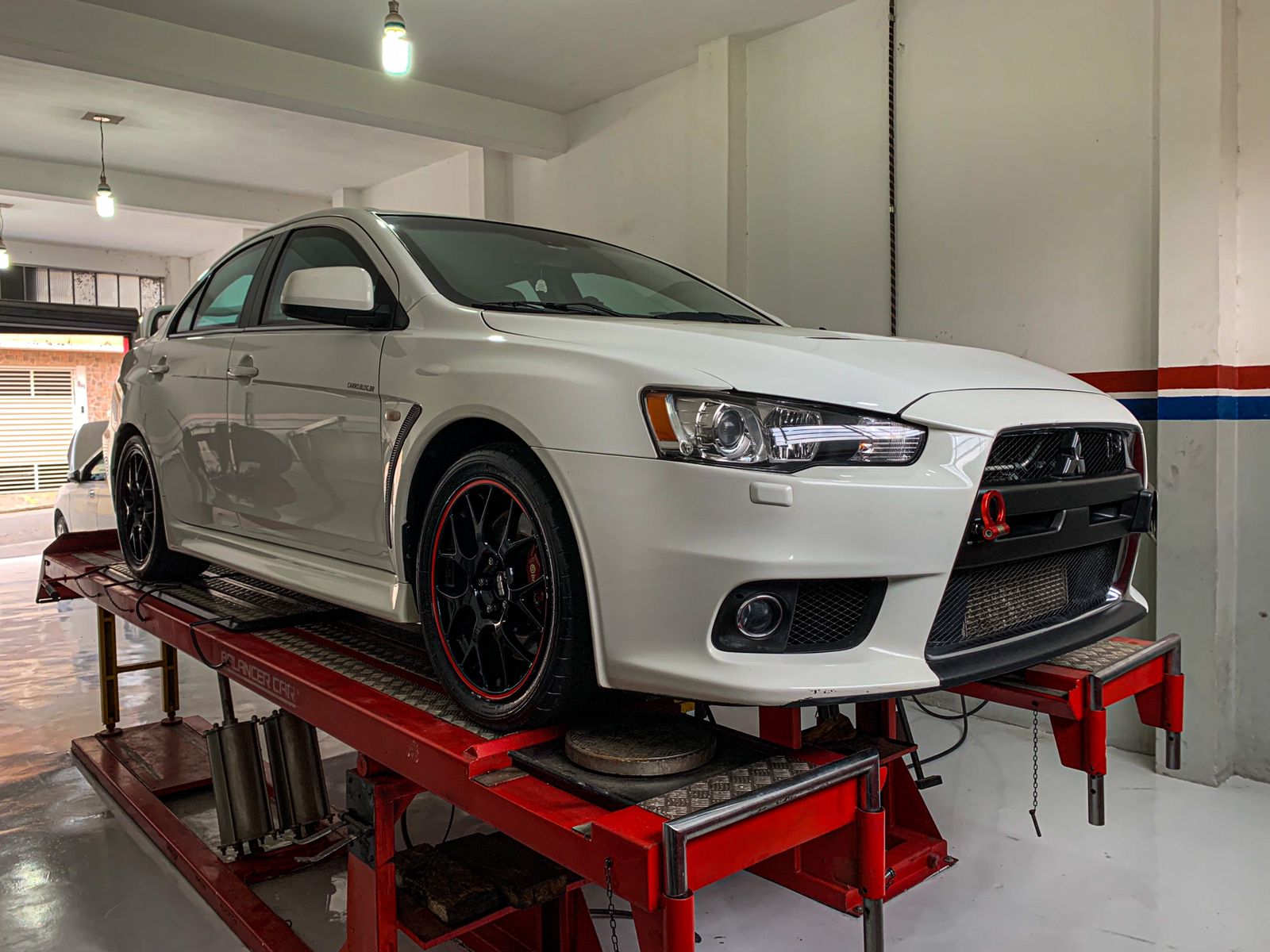 Mitsubishi Lancer Evolution X: um sedan emblemático no mundo dos ...