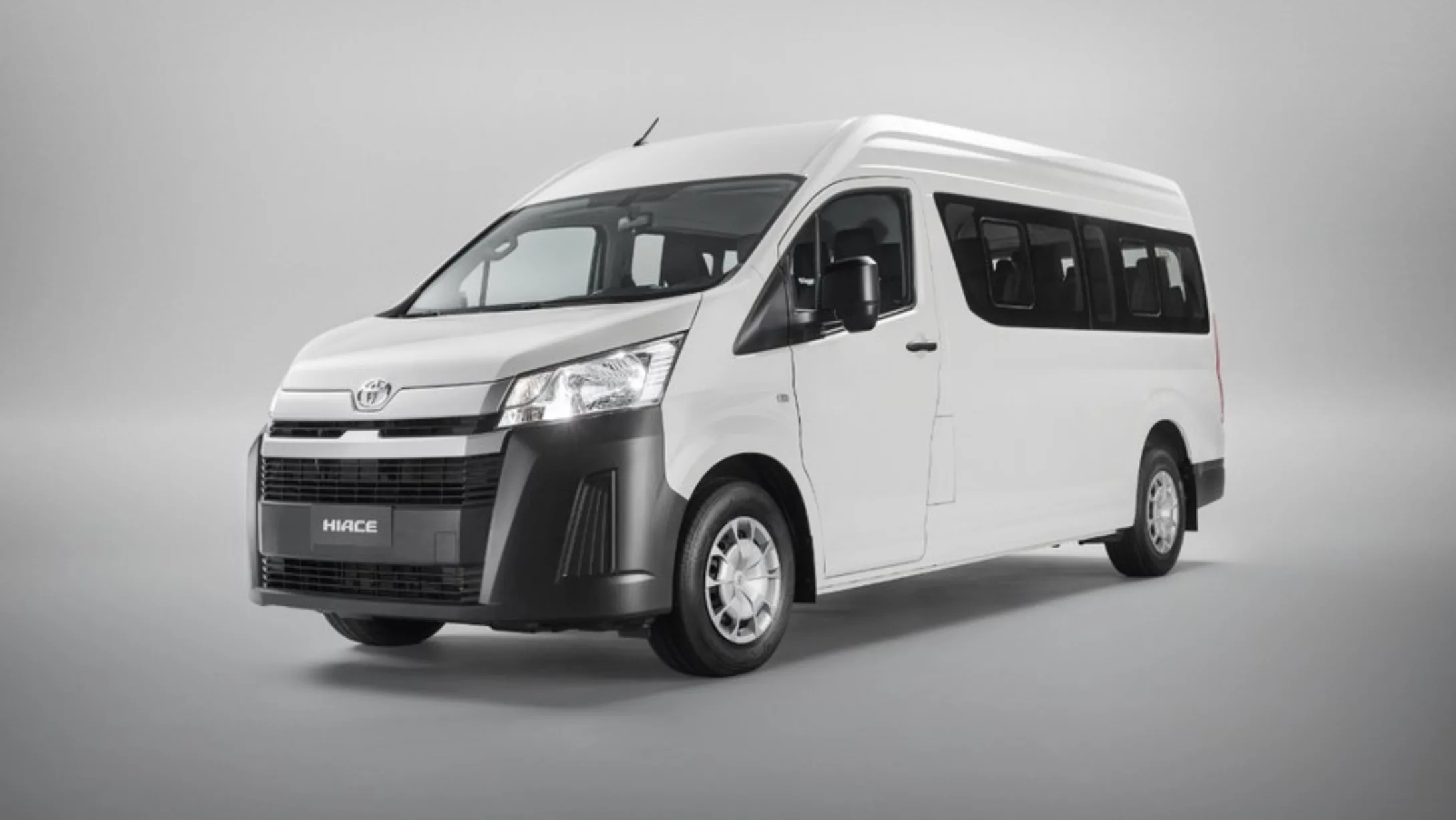 Toyota Hiace 2026 estreia no Brasil com 16 lugares e preço de R$ 364. ...